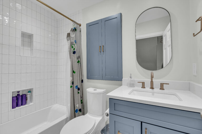 Maximizing Space: Small Bathroom with Tub and Shower Combination in ...